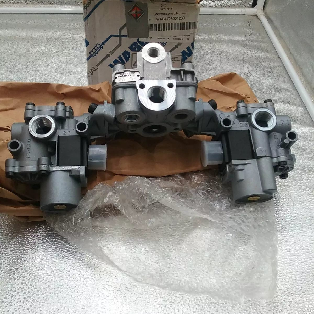 Part/Nr: 4725001200 - Manufactured by Wabco® ABS Modulator Valve