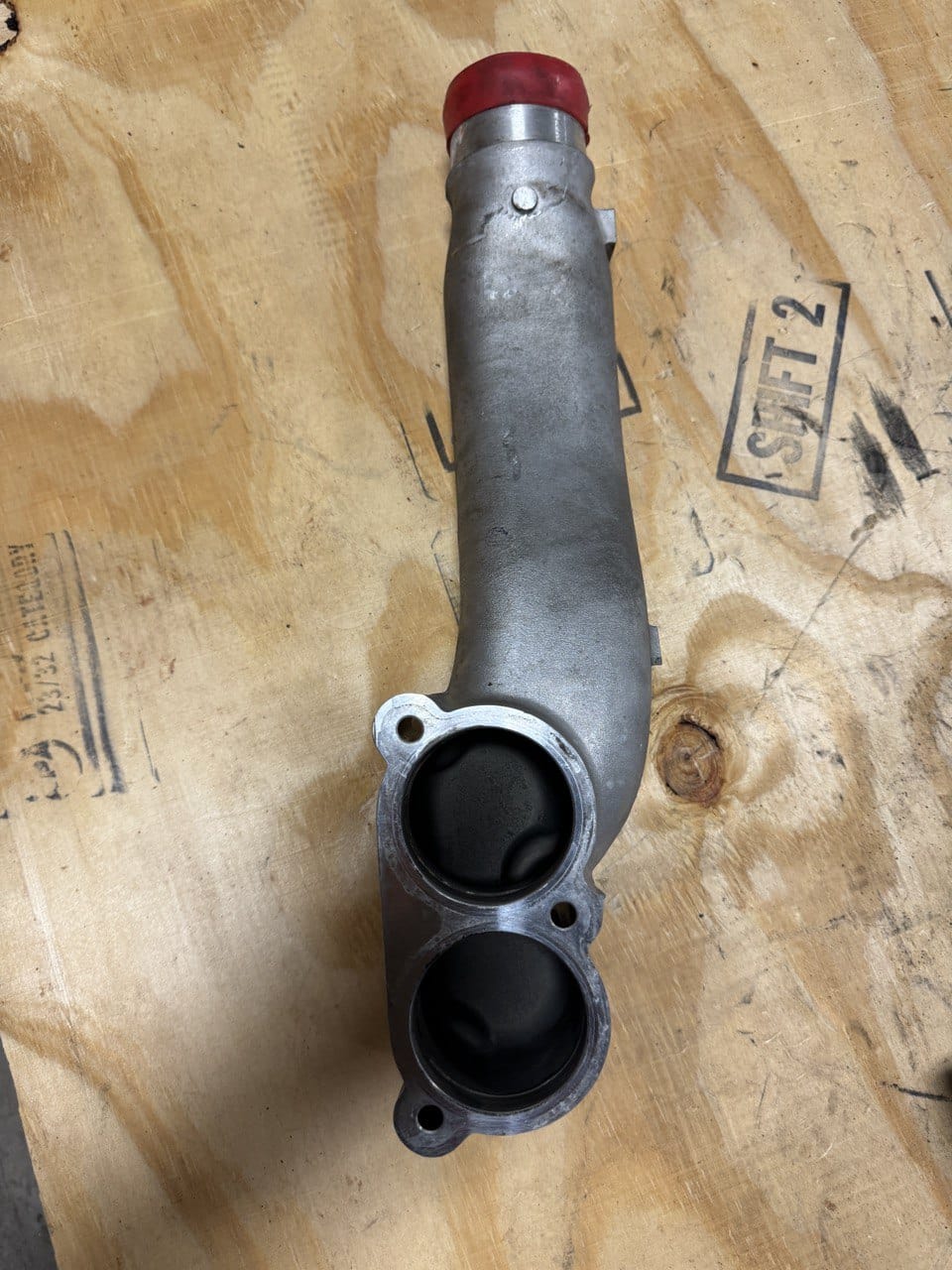 3005932C1 | Genuine International® Manifold Coolant Outlet