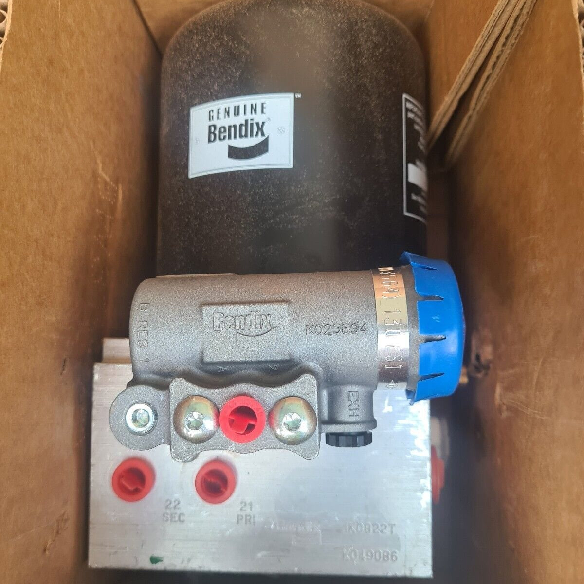 K049086 | Genuine Bendix® Air Brake Dryer