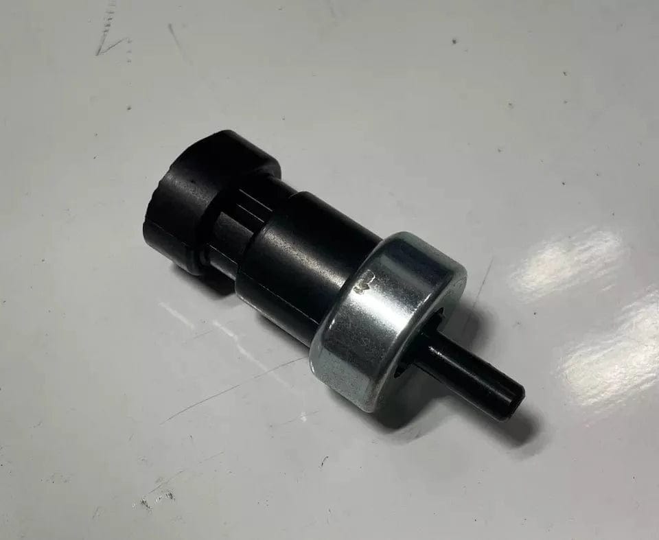 Mfr. Part Number: 16-09155 by Paccar® Multi-Purpose Pressure Switch