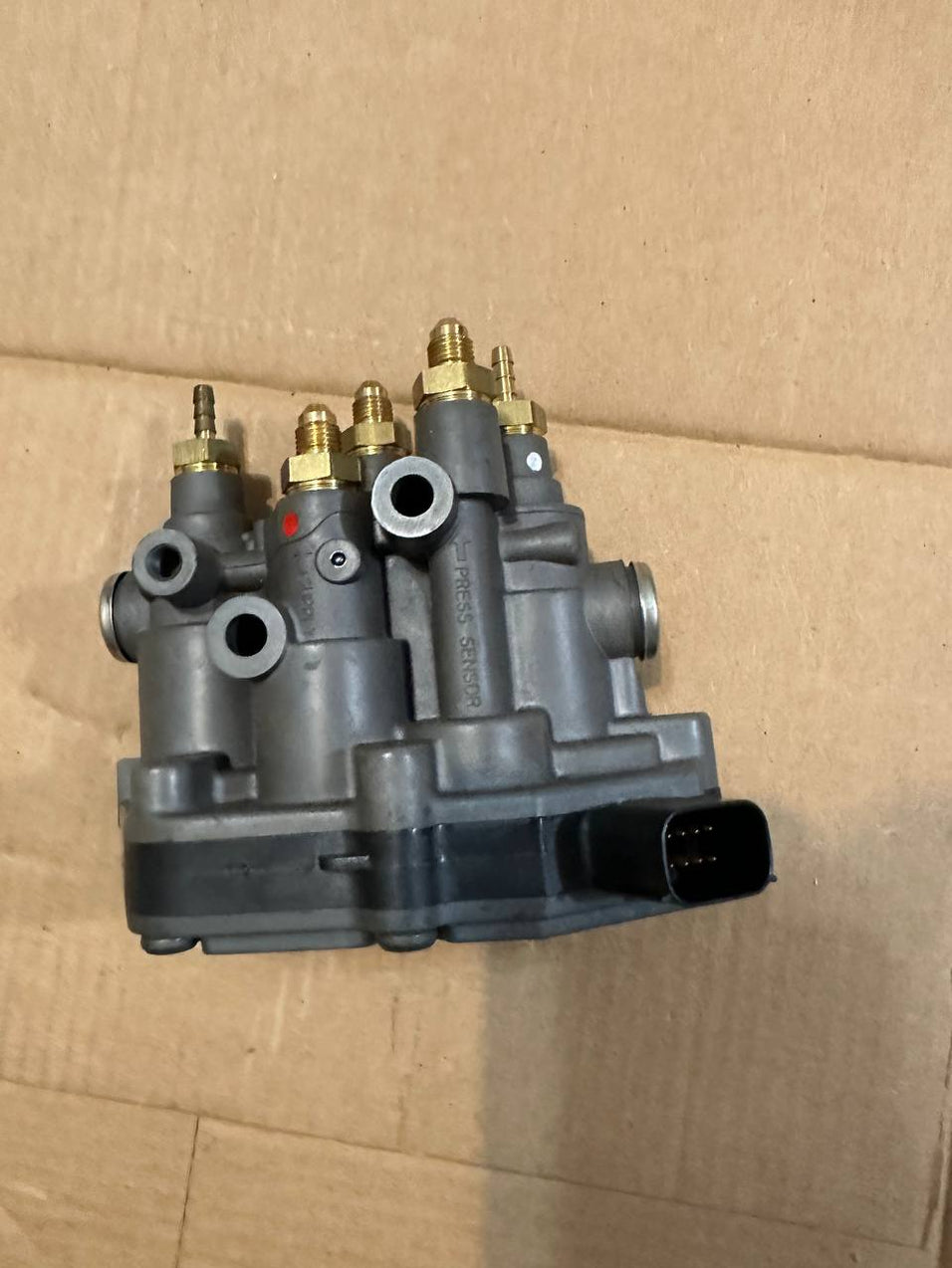 3008050C92 | Genuine International® Air Control Valve For Maxxforce 13 ...