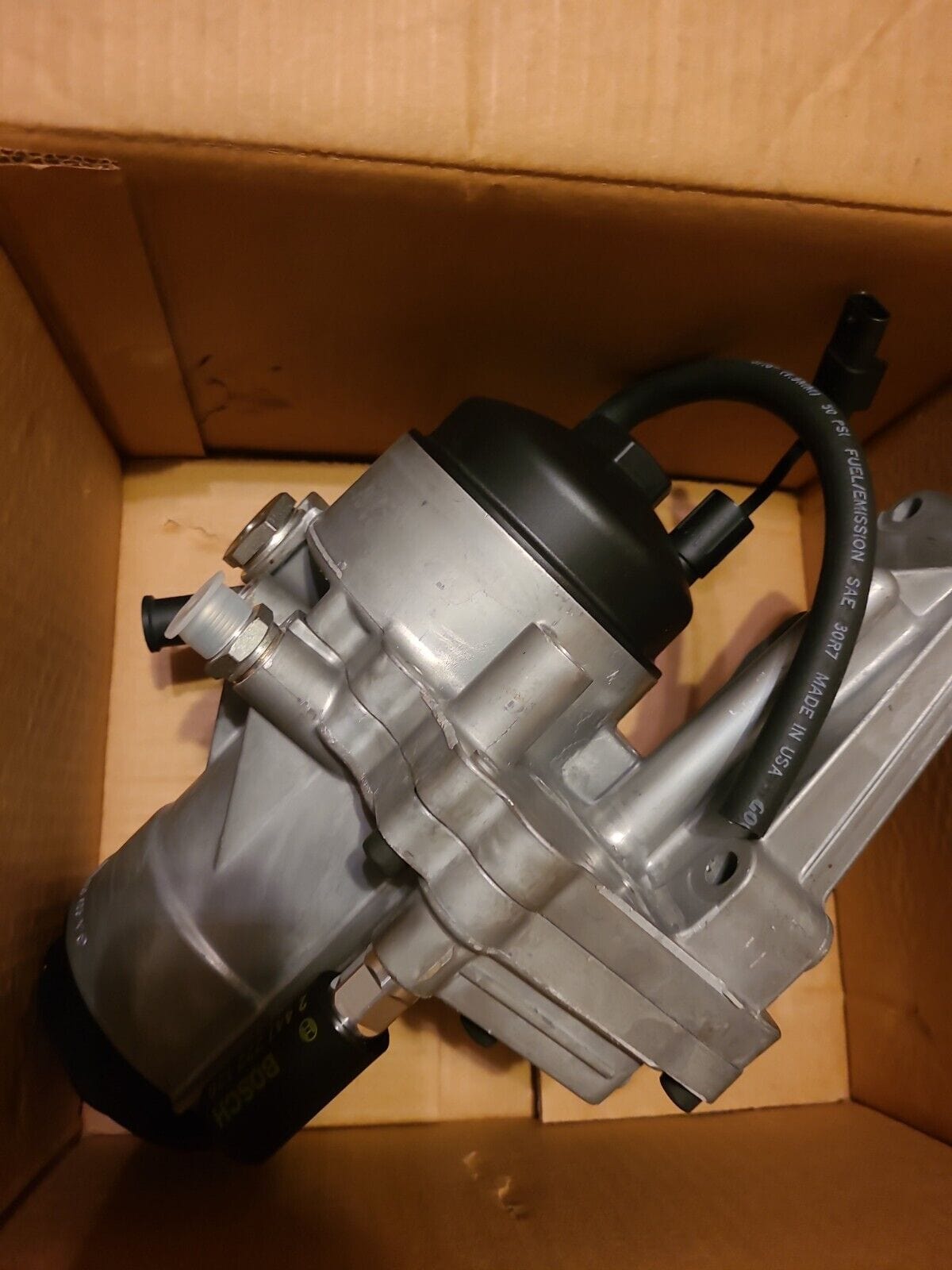 P/N: A9060903052 Genuine Detroit Diesel® Filter Housing